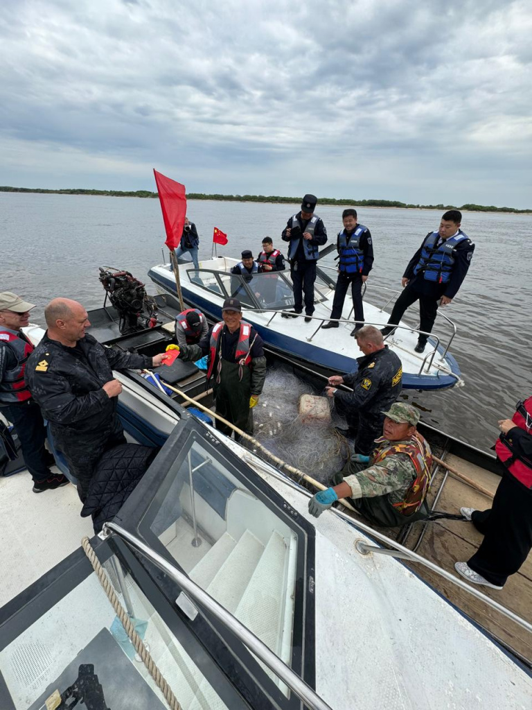 Охрана рыбных запасов трансграничных вод Среднего Амура под двойным ...